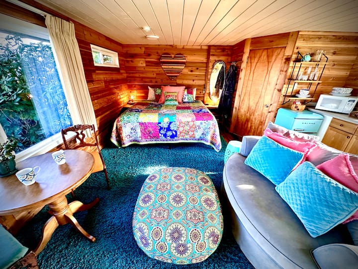 6 Romantic Waterview Private Beach Hot Tub Kitchen - Sequim, WA