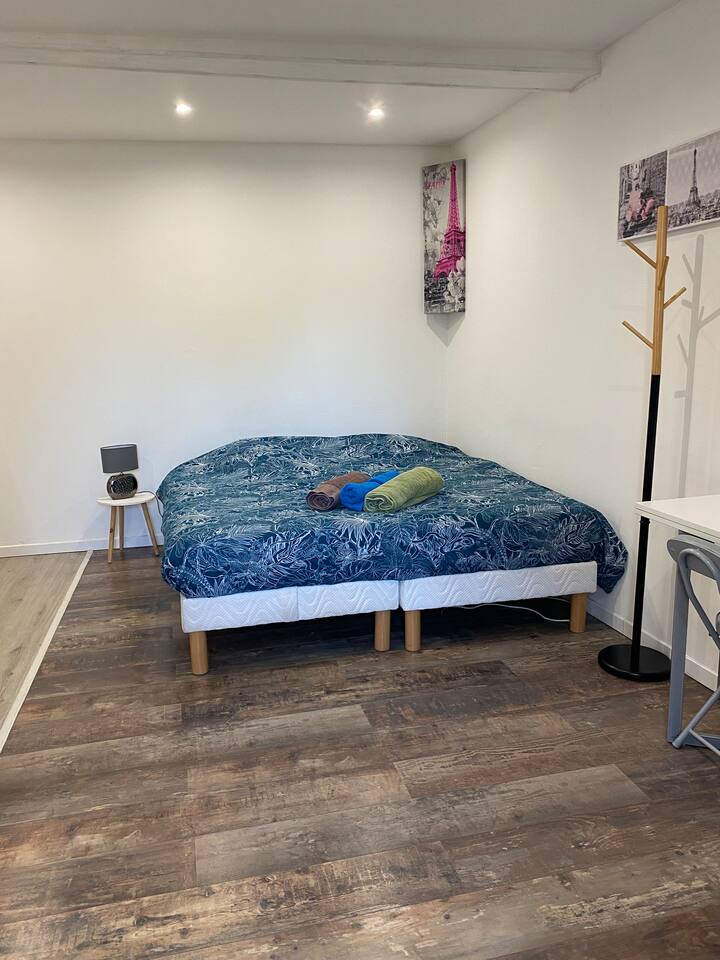 20m2 Au Cœur Du Village Proche De Tous Commerces - Graveson