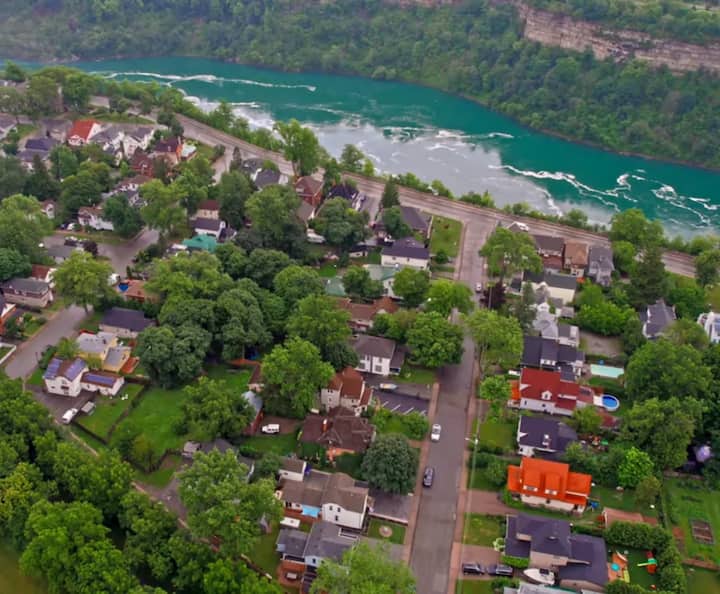 Fallsview Chalet - Steps To Niagara Gorge - Niagara Falls