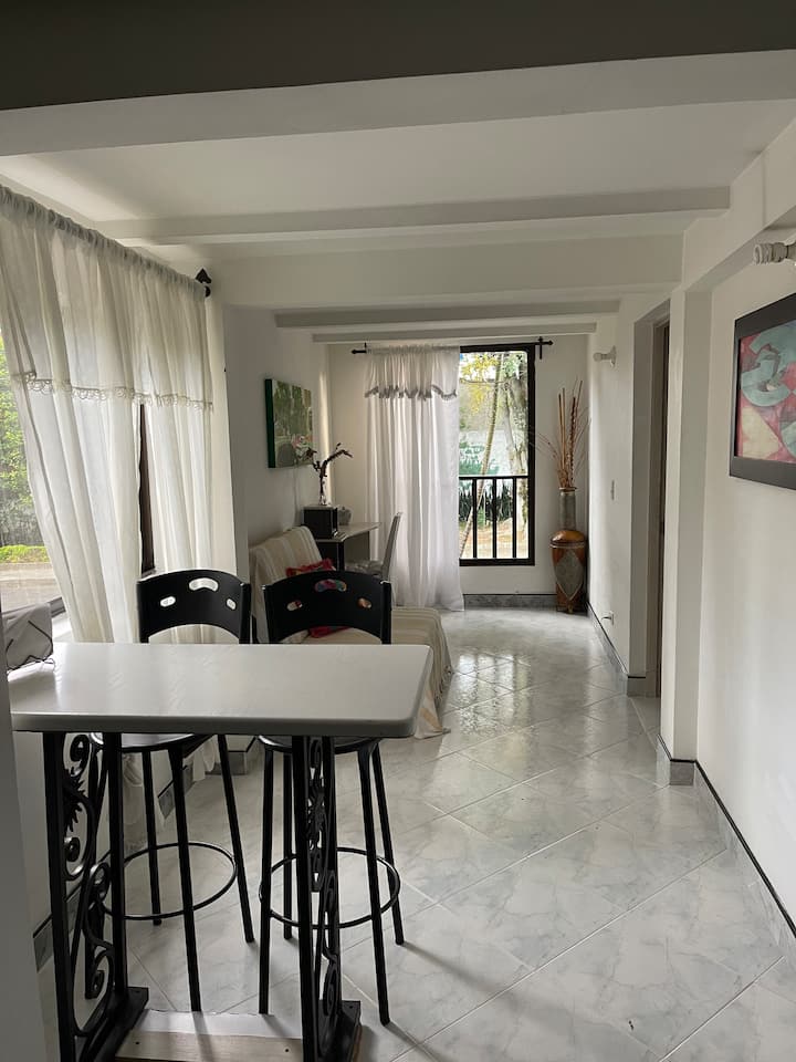 Hermoso Apartamento Amoblado, Excelente Ubicacon. - Medellín
