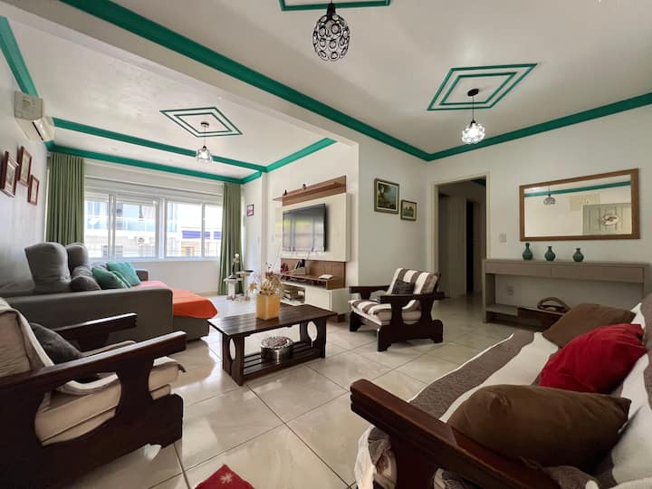 Casa Colorida. Garagem Incluída. - Torres