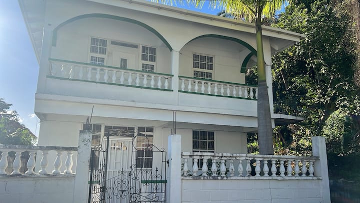 Sylma’s Airbnb One Bed Home 5 Minutes From Roseau - Dominica