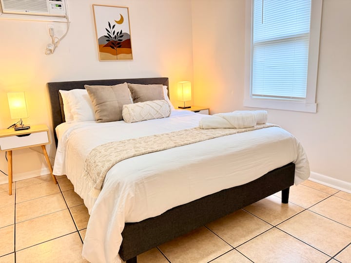 Private Urban Cottage · Close To Airport &Downtown - Tampa