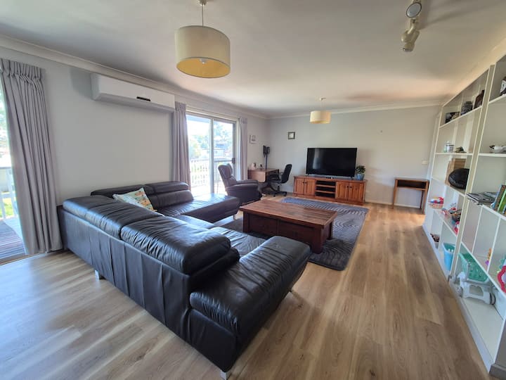 Catalina Coastal Getaway / Family Friendly Home - Batemans Bay