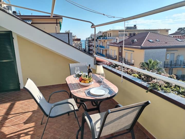 Attico Con Posto Auto  Cin It009001c2akjgypbv - Alassio