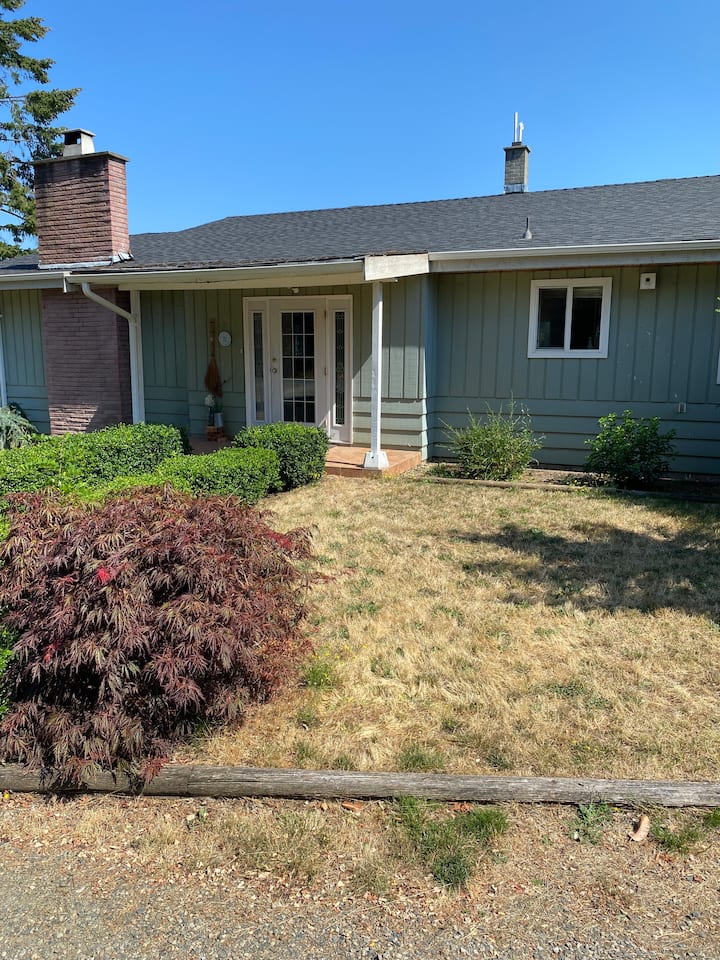 Farm House By The Beach - Parksville