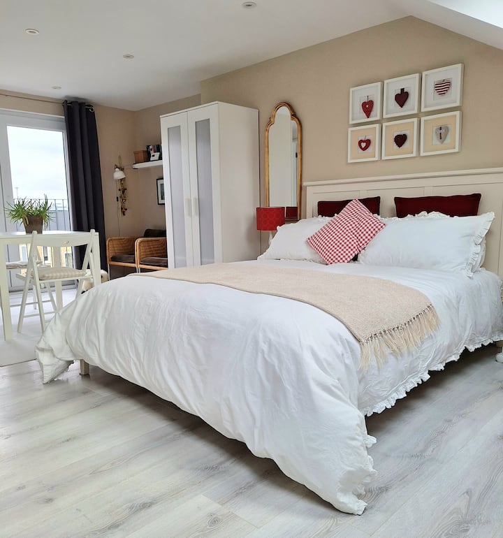 Self Contained Studio Flat In Residential Home - Reino Unido