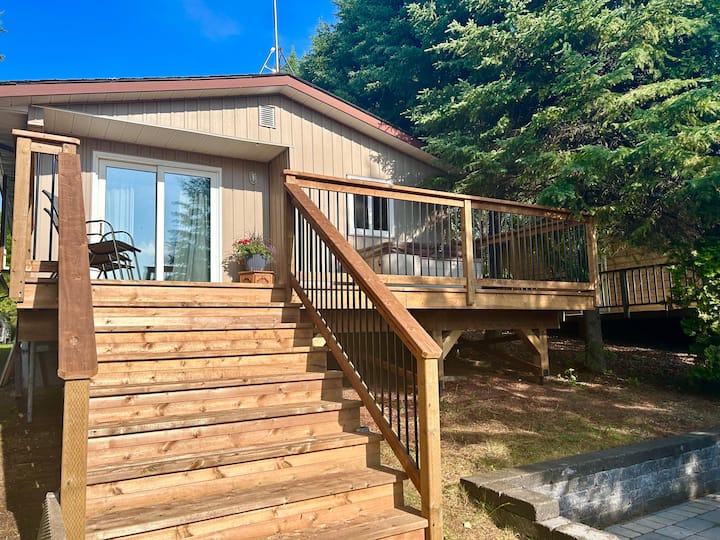 Waterfront On Lee River *In A Rare Calm Bay - Pinawa