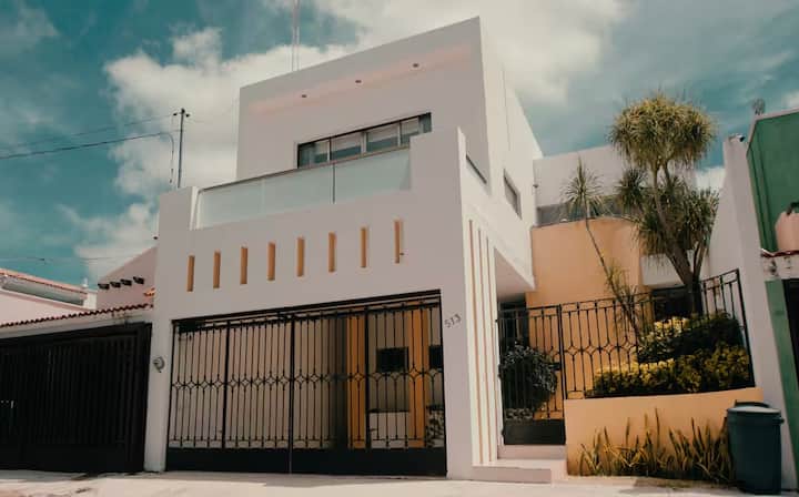 Casa Sol: 3 Hab, Balcón, Parque Vista + Cochera - Mérida