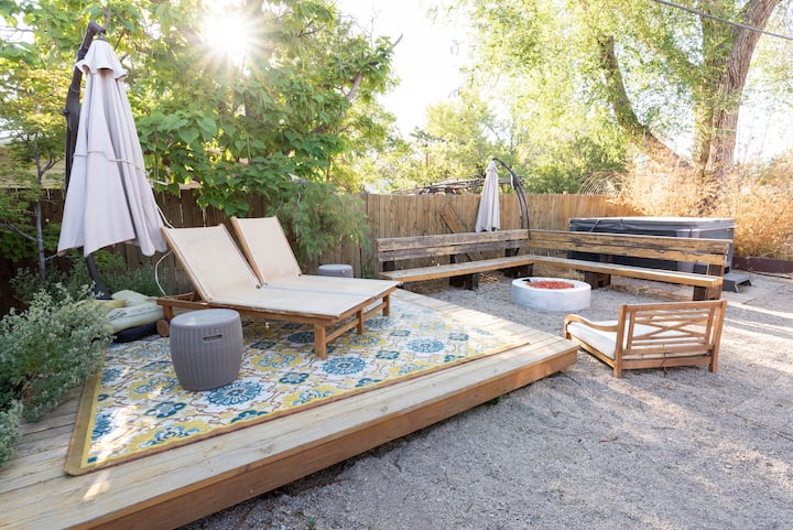 Mountains & City + Hot Tub Retreat All In One! - West Jordan, UT