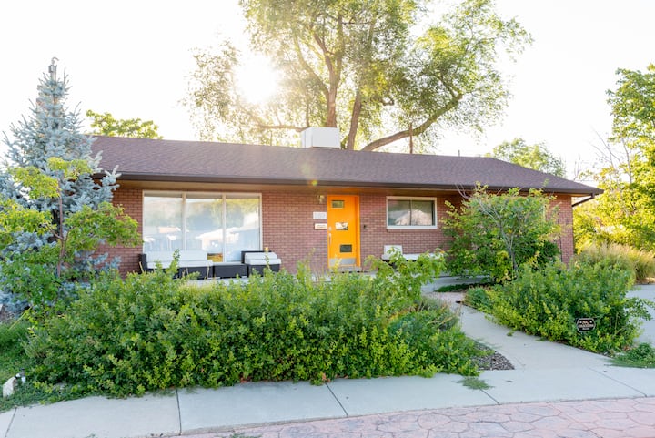 Mountains & City + Hot Tub Retreat All In One! - Sandy, UT