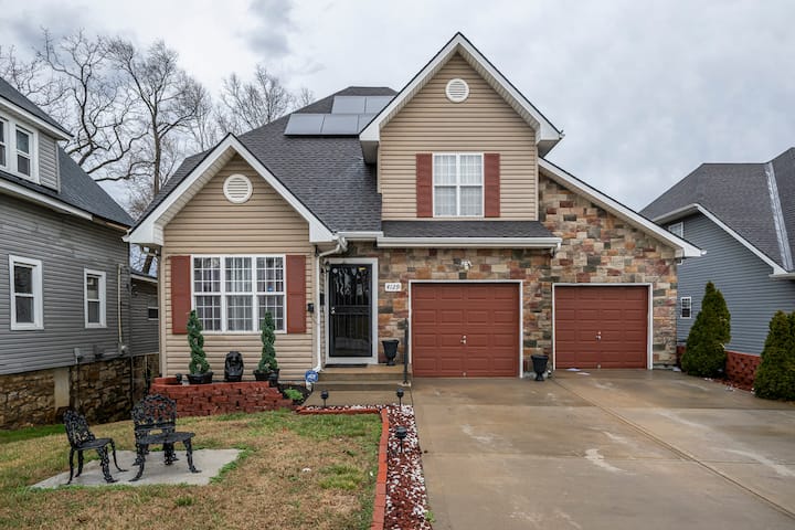 Kc Home: Piano, Covered Deck, 2k, 2q - Kansas City, MO