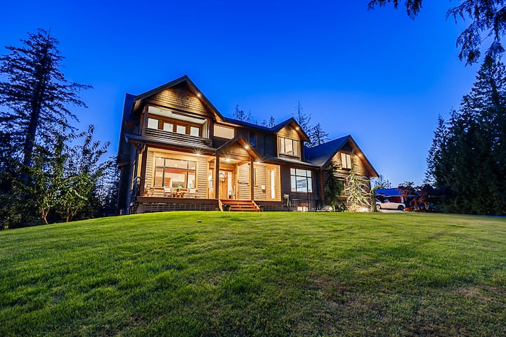 Farmhouse Escape: Pub, Hot Tub, Sauna & Plunge! - Aldergrove