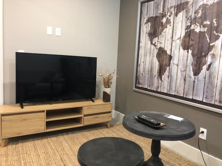 Luxury 950 Sf 2 Bed Suite - Calgary