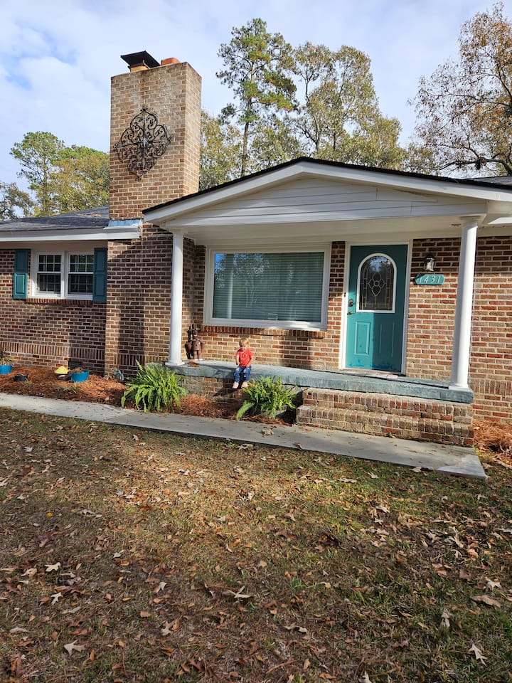 Charming! Quiet Area On Half Acre! Near Everything - Summerville, SC