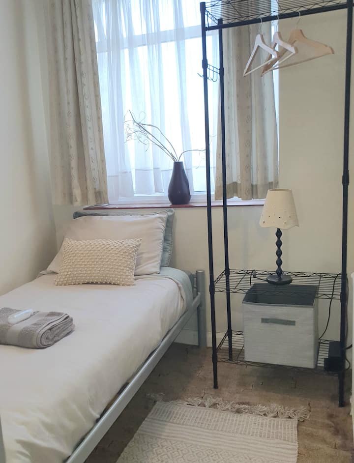 Clean & Comfortable Single Room Near Heathrow. - Hayes