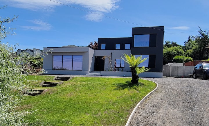 Modern, Big Garden By The Sea - Bray
