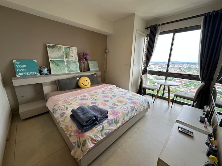 步行街附近42层辽阔景观侧海景单间公寓带厨房 - Pattaya City