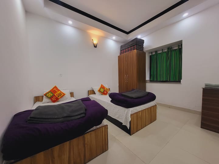 Shimla Gypsy - Spruce Room - Shimla