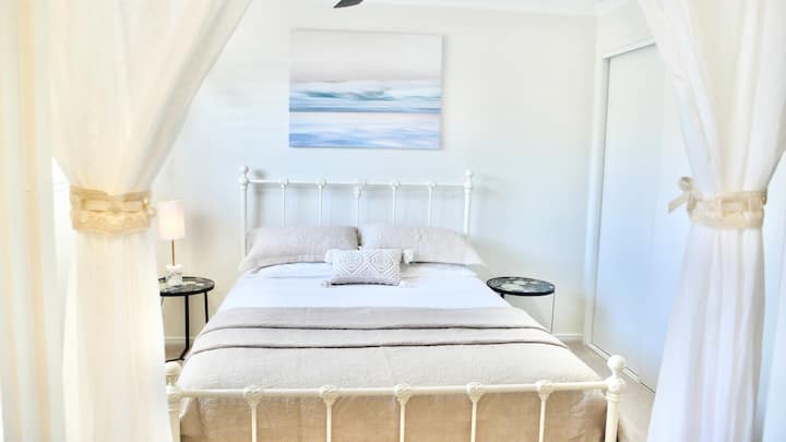 Alba Bella
Our Beautiful Abode
Noosa Sunrise Beach - Noosa Heads