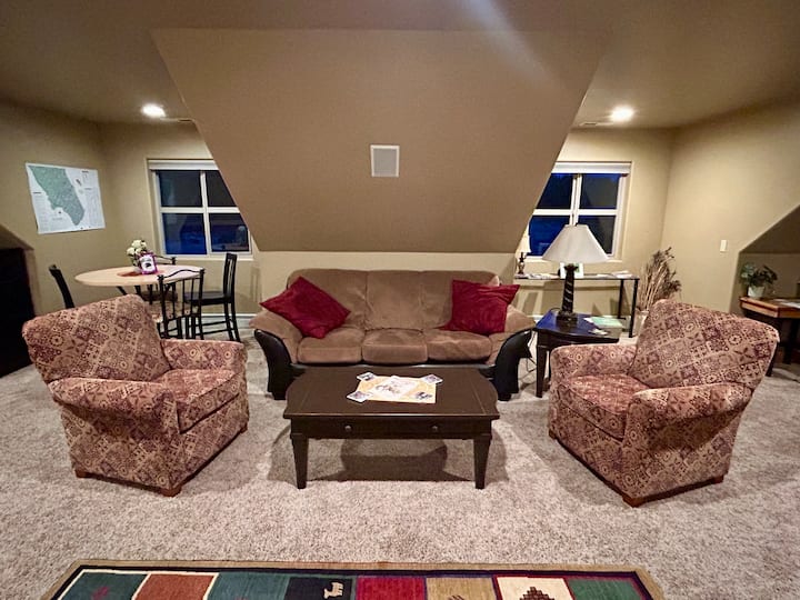Spacious Kitchenette W/ Private Entrance And Deck - Columbia Falls, MT