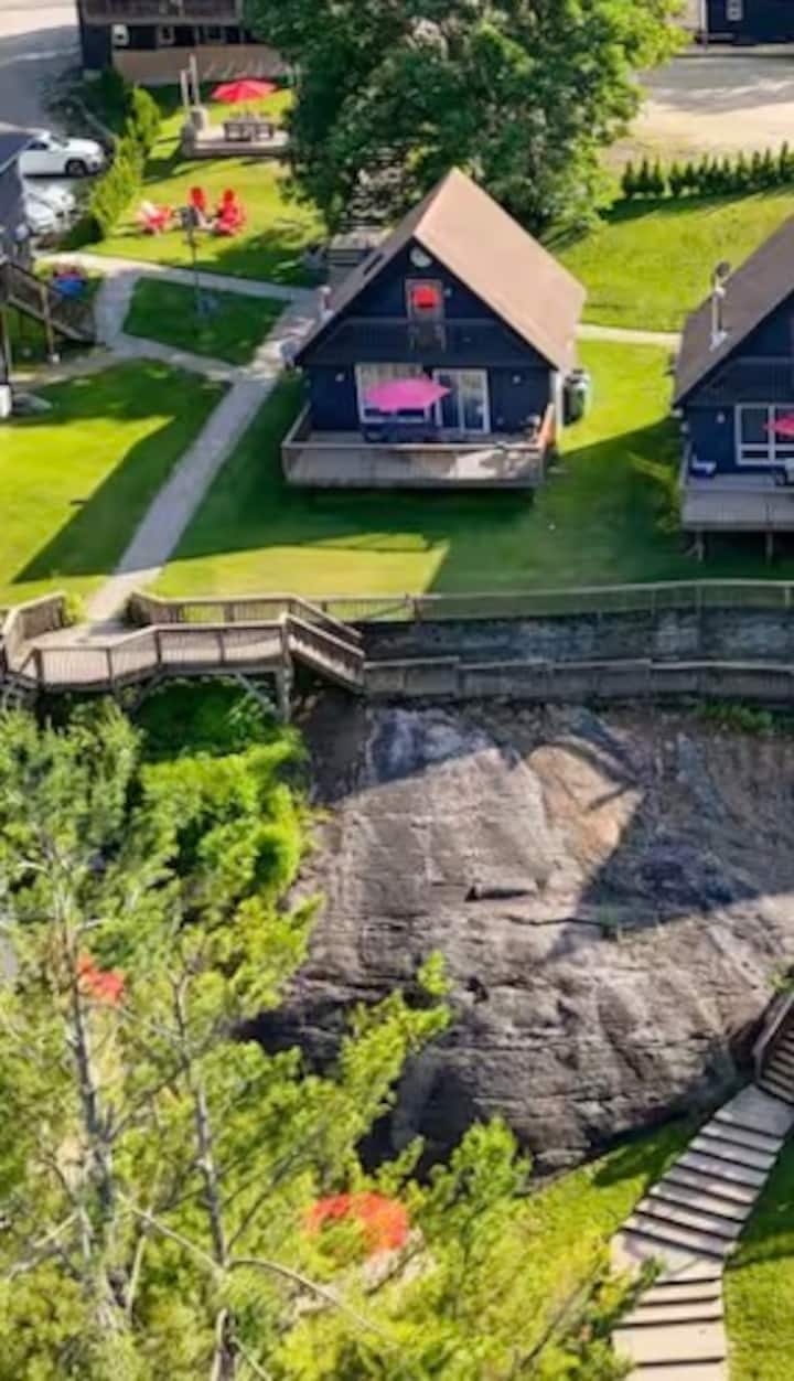 Moose Chalet |Muskoka Waterfront| Hot Tub + Sauna - Muskoka