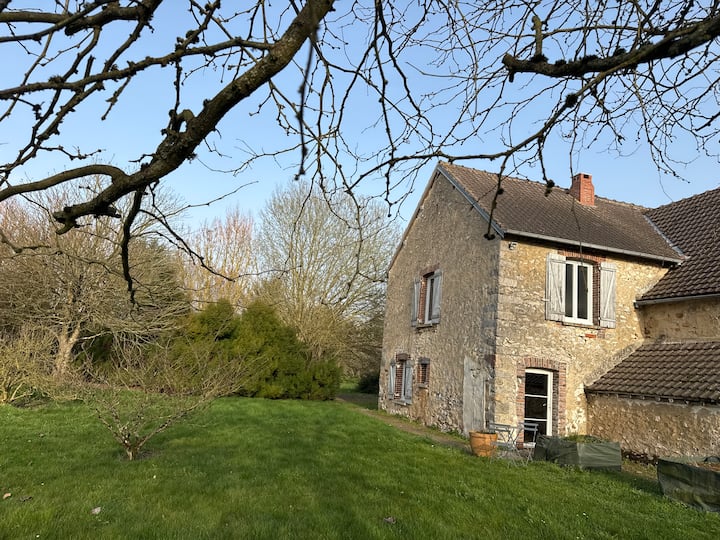 Maisonnette De Charme Dans Propriété De Campagne - Provins