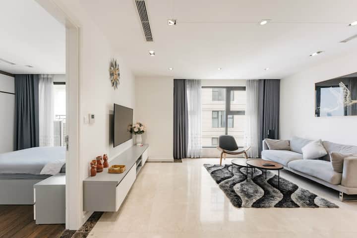 Lakefront Apartment | Sunset, Bathtub & Kitchen - Hanoi