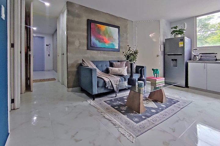 Apto Con Hermosa Decoración Y Una Super Ubicación. - Cali
