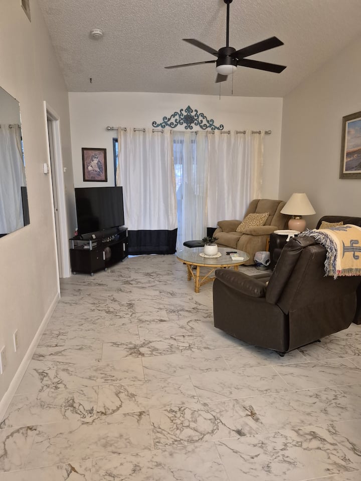Cute 2-bedroom In Sunny Clearwater, Florida - Dunedin, FL