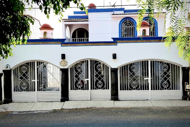 Hermosa Residencia Tipica Mexicana - Querétaro