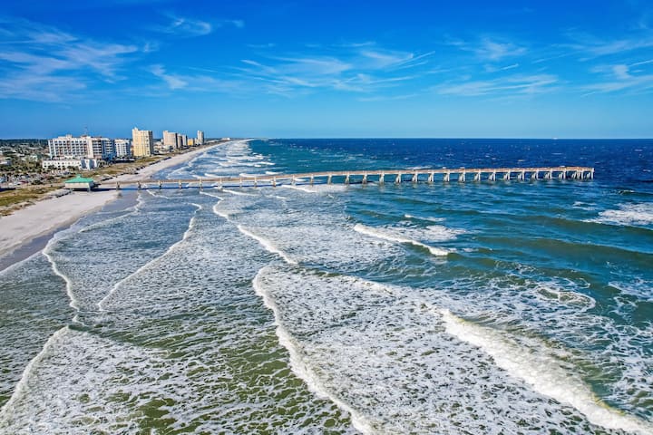 Upstairs Suite & Kitchenette - 4 Blks To Ocean - Jacksonville Beach, FL