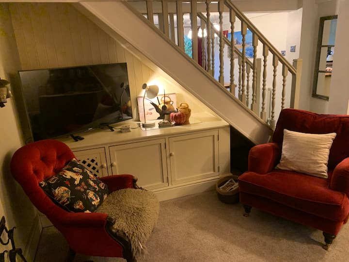 Characterful, Cosy Cottage 2 Mins From The Beach - Deal