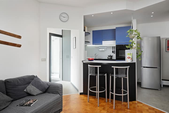 Bilocale Con Garage In Zona Centrale E Tranquilla - Tirol