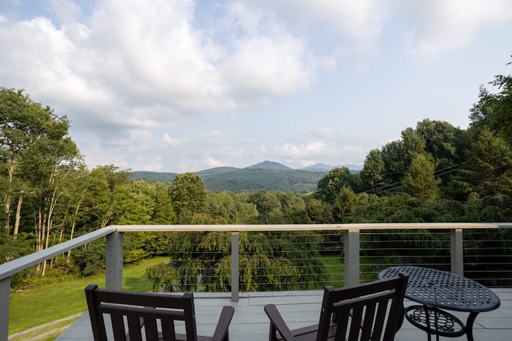Mountain Skye Lodge, Hot Tub, Game Room, Views - Banner Elk, NC