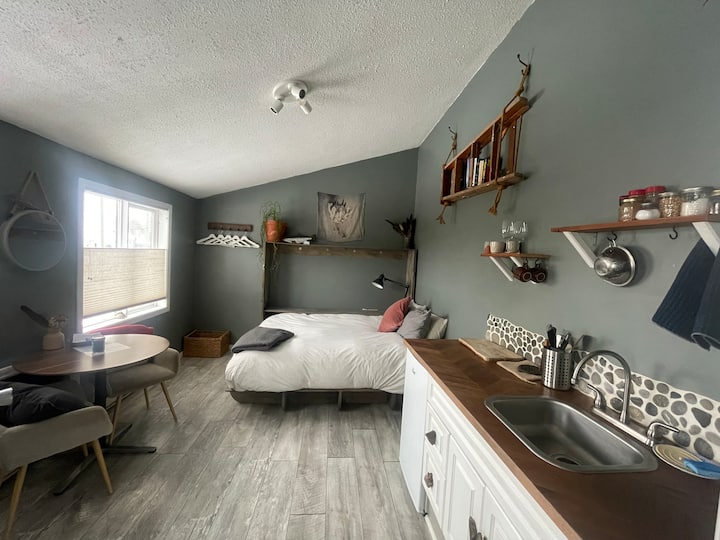 Private Suite In Heart Of Downtown Smithers - Smithers