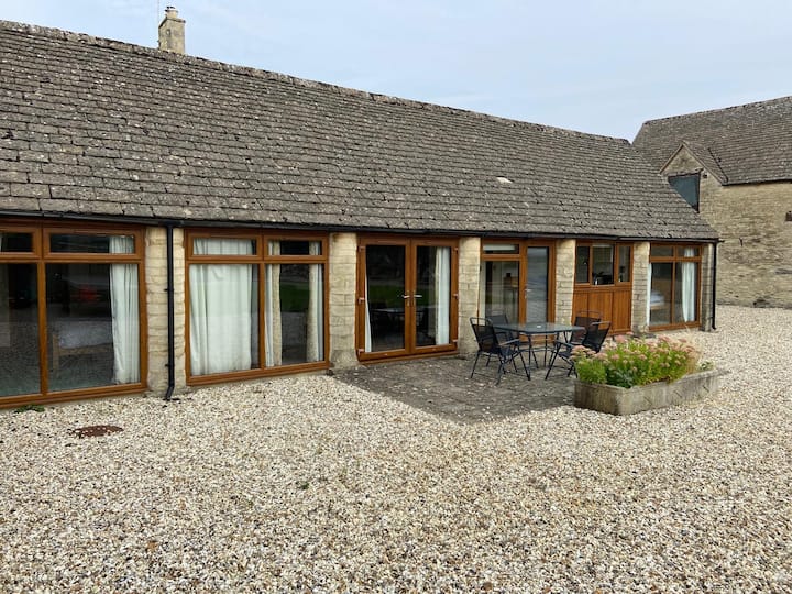 Stable Cottage, Old Mill Farm, Cotswold Water Park - Cirencester