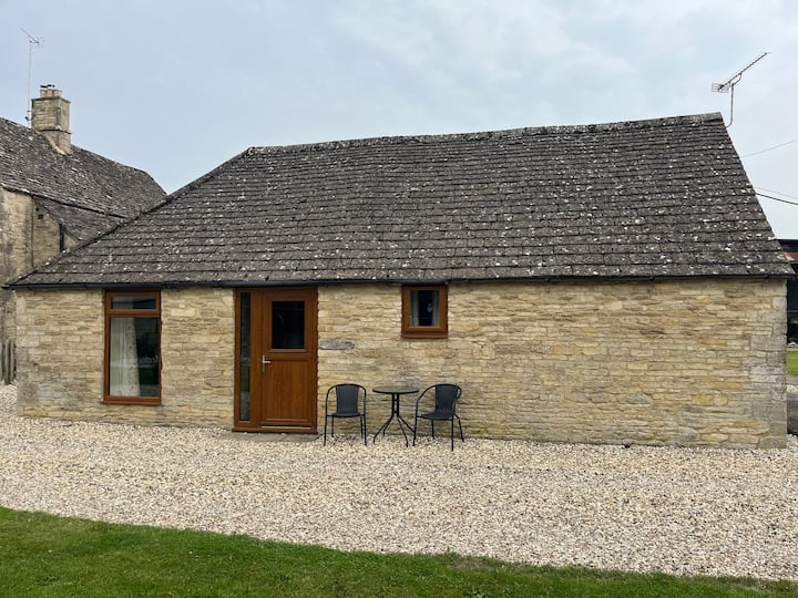 Tupenny Cottage, Old Mill Farm Cotswold Water Park - Somerford Keynes