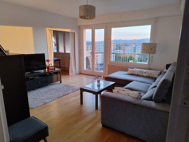 Chambre En Dernier éTage, Appartement Calme - Tassin-la-Demi-Lune