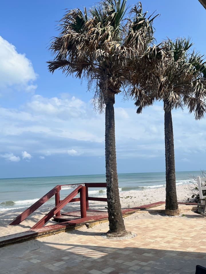 Oceanfront Paradise-family Condo - Satellite Beach, FL