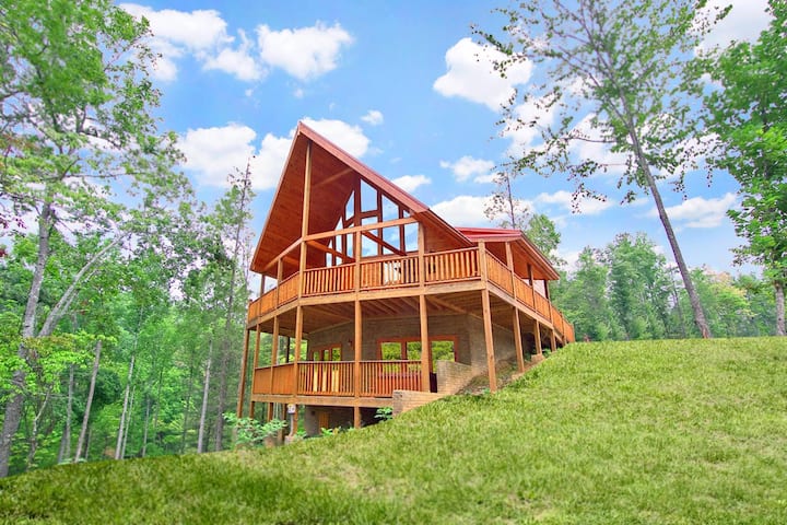 Lazy Daze: Theater, Hot Tub, Sauna, Gameroom - Gatlinburg, TN