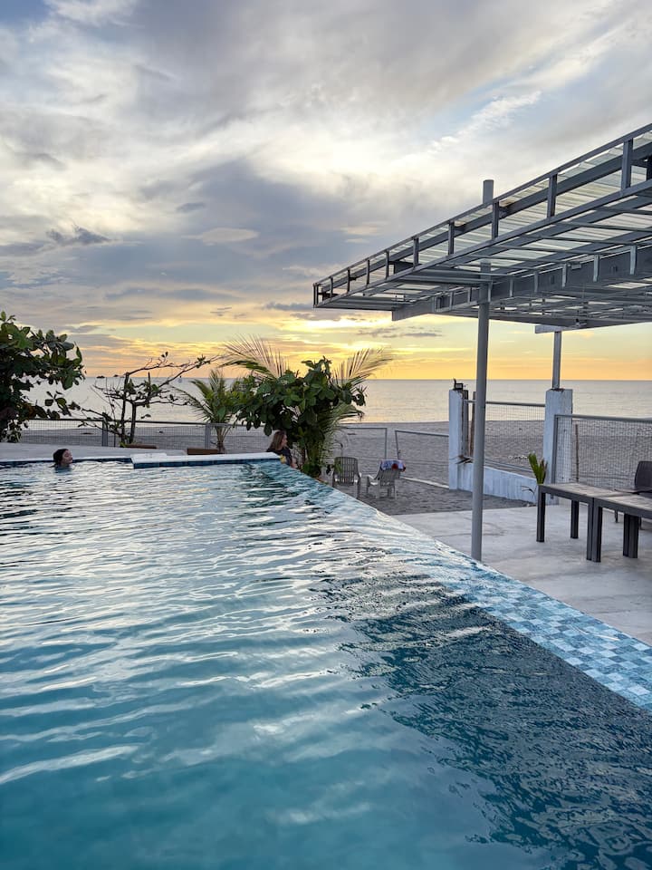 Beachfront Rooms In Morong!! - Morong