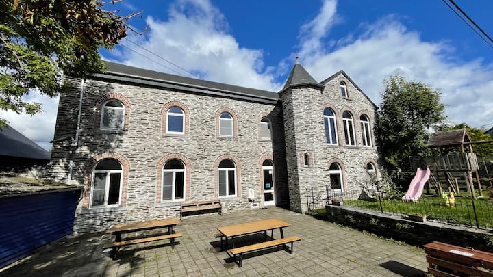 La Petite éCole -
Gîte Pour 24 Personnes - La Roche-en-Ardenne