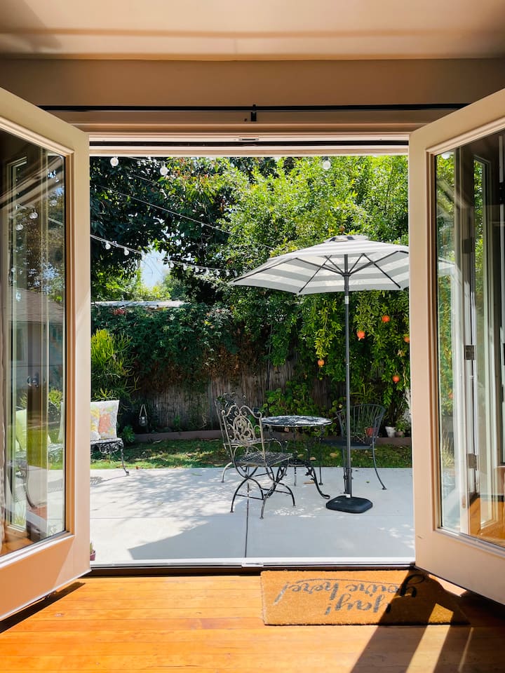 Modern Cottage Hideaway • Magnolia Park • Studios - Burbank, CA