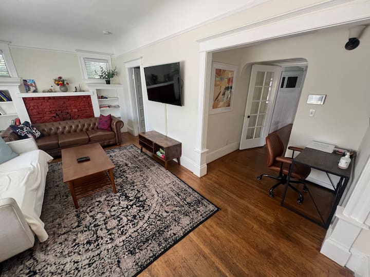 Spacious South Berkeley Apartment W/ Parking - Berkeley, CA