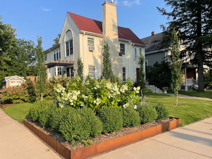 City Of Lakes Nest / Duplex Upper Unit - Minneapolis, MN