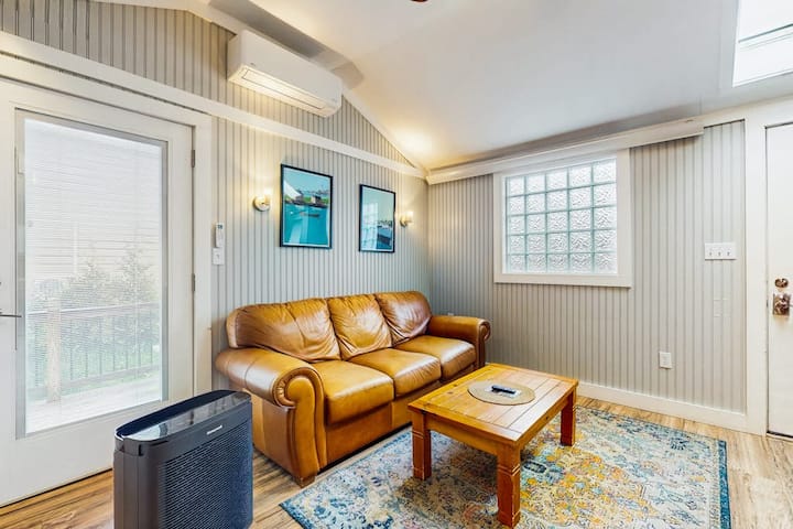 Charming 1br Dog Friendly | Pool | Deck - Kennebunk, ME
