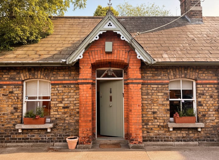 Quiet & Cosy Irish Cottage - By The Canal - Dublin