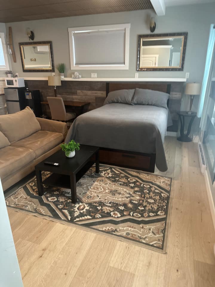 Cozy Private Suite Close To Wineries Hiking Trails - 基洛納
