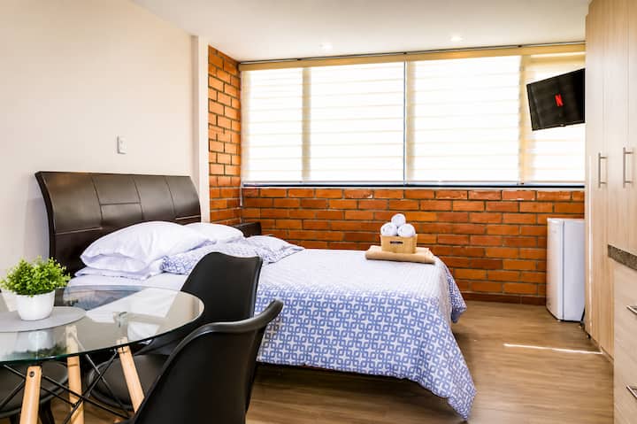 Suite De Lujo En Barrio Residencial Muy Solicitado - Cuenca